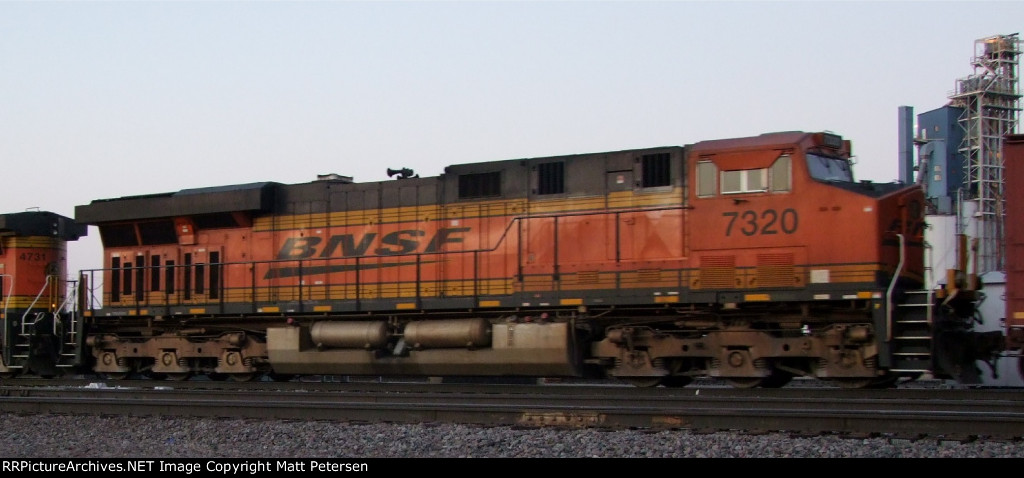 BNSF 7320